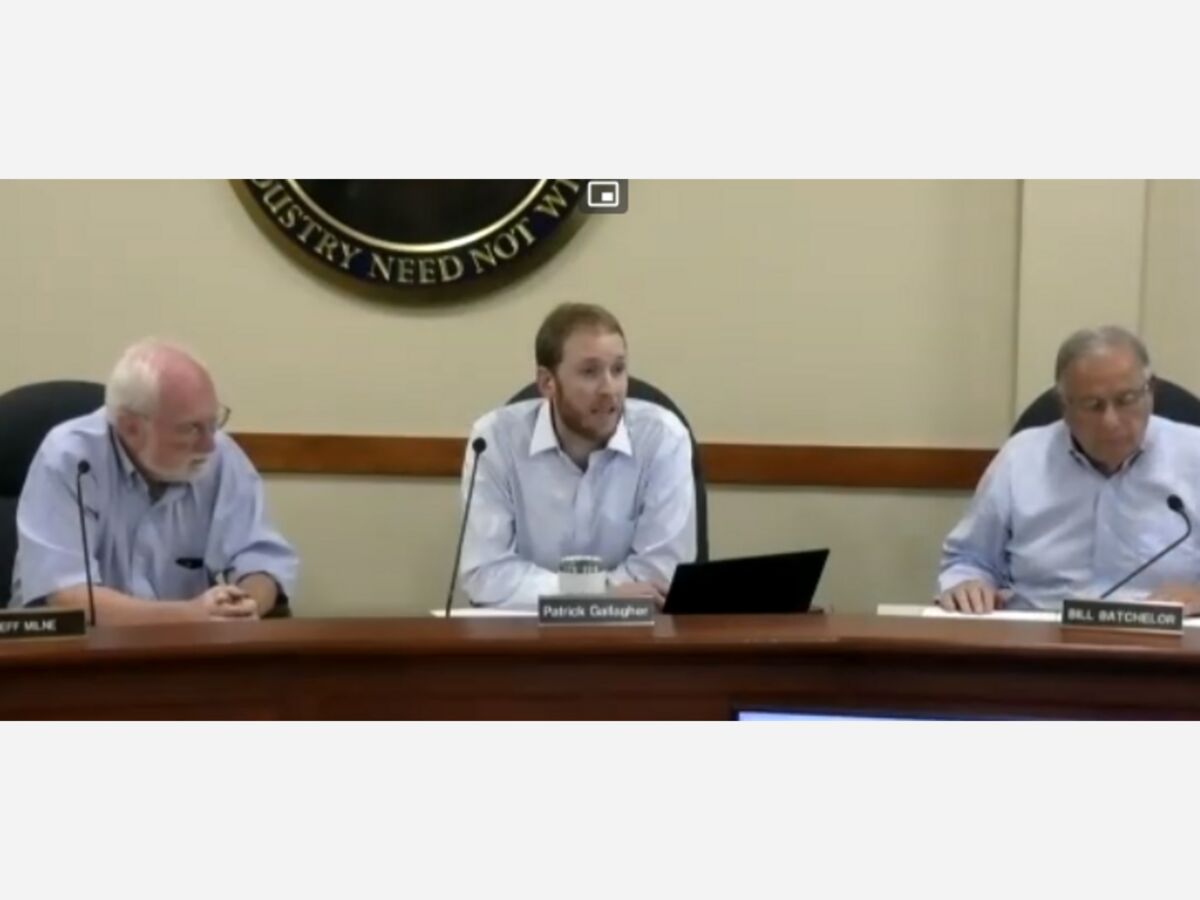 Con Comm Arm Wrestles Violators at 305 Union | Franklin Observer